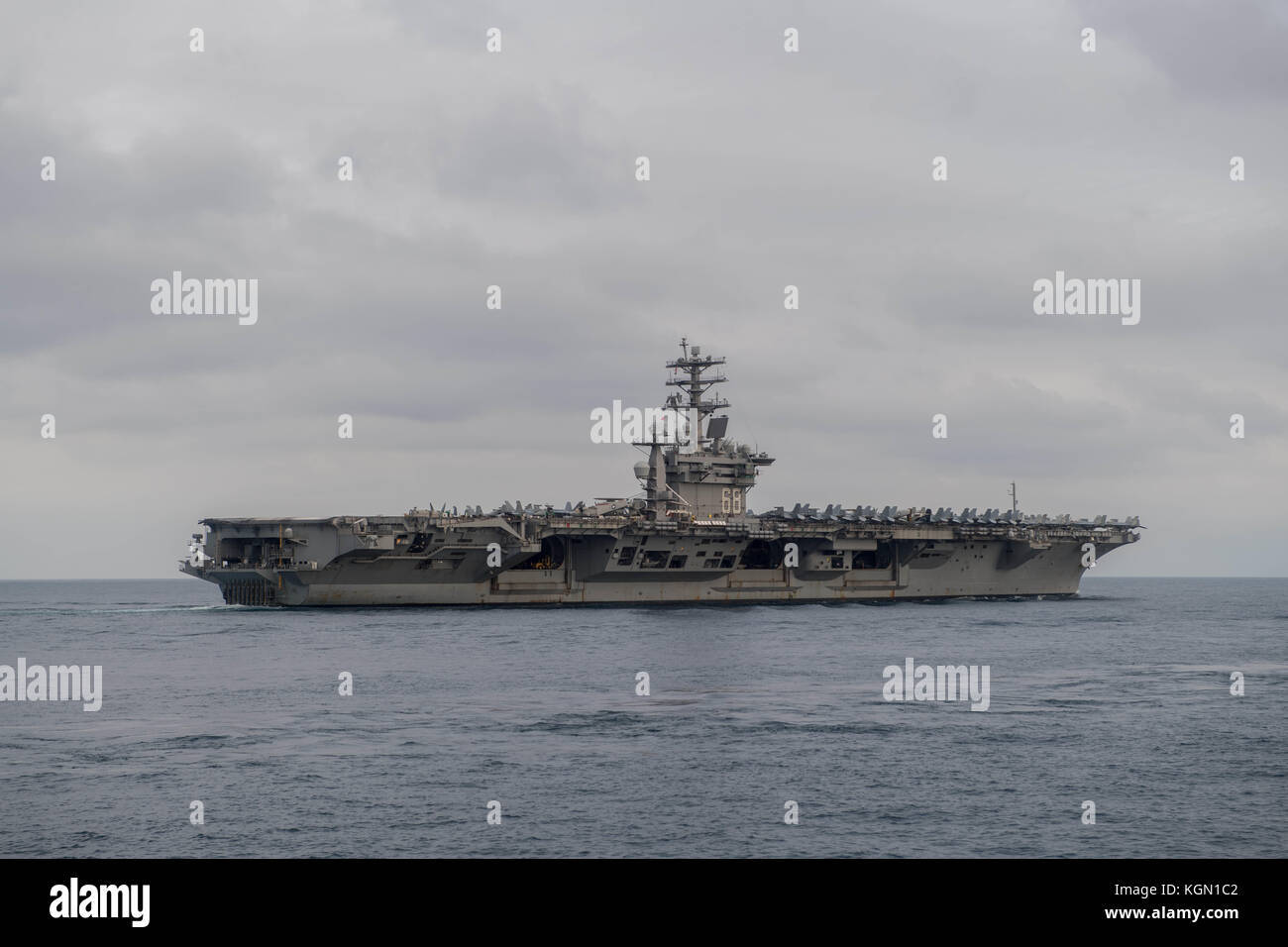 The aircraft carrier USS Nimitz (CVN 68) transits the South China Sea ...