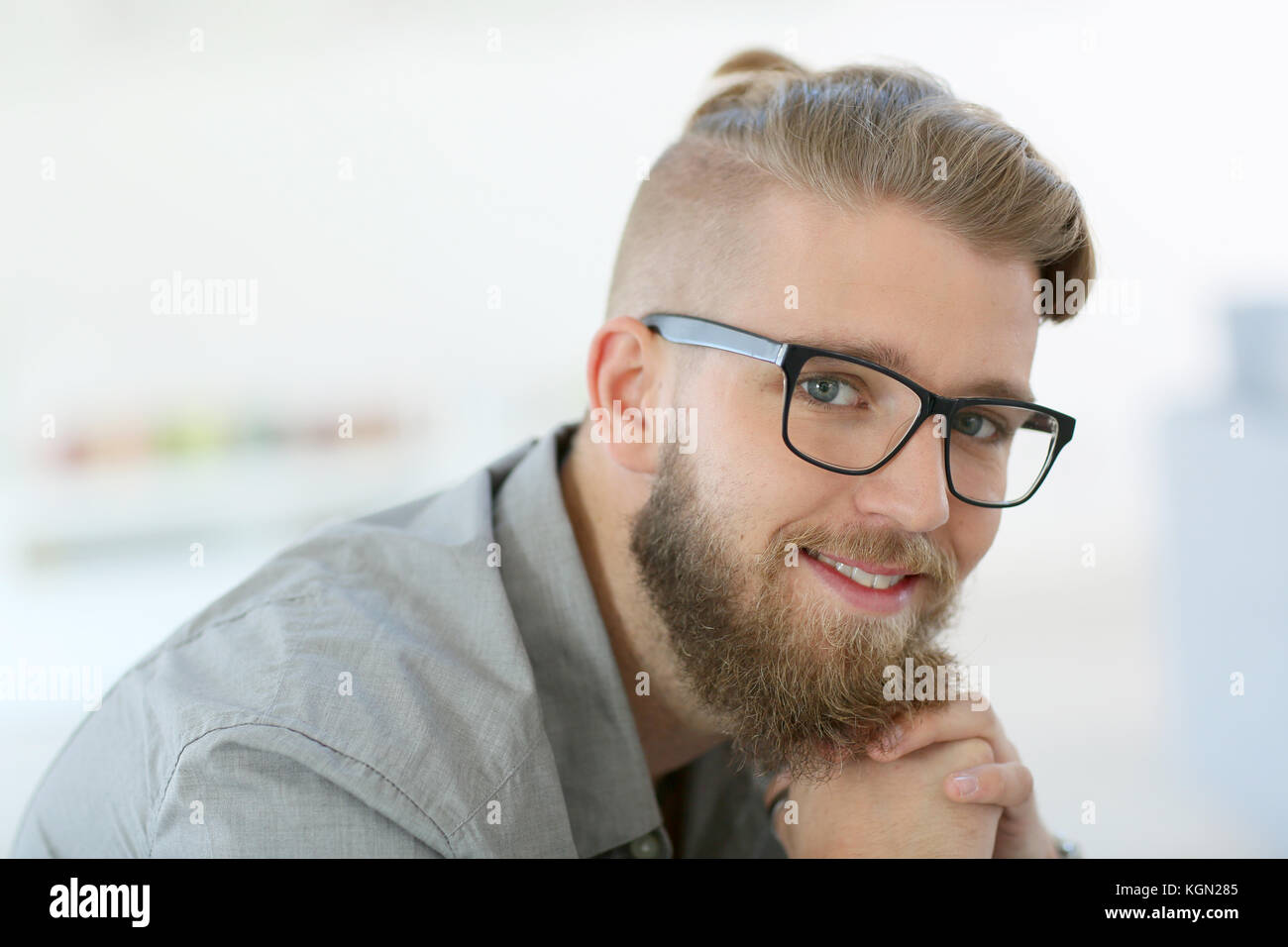 Portrait fashionable young guy glasses hi-res stock photography and ...