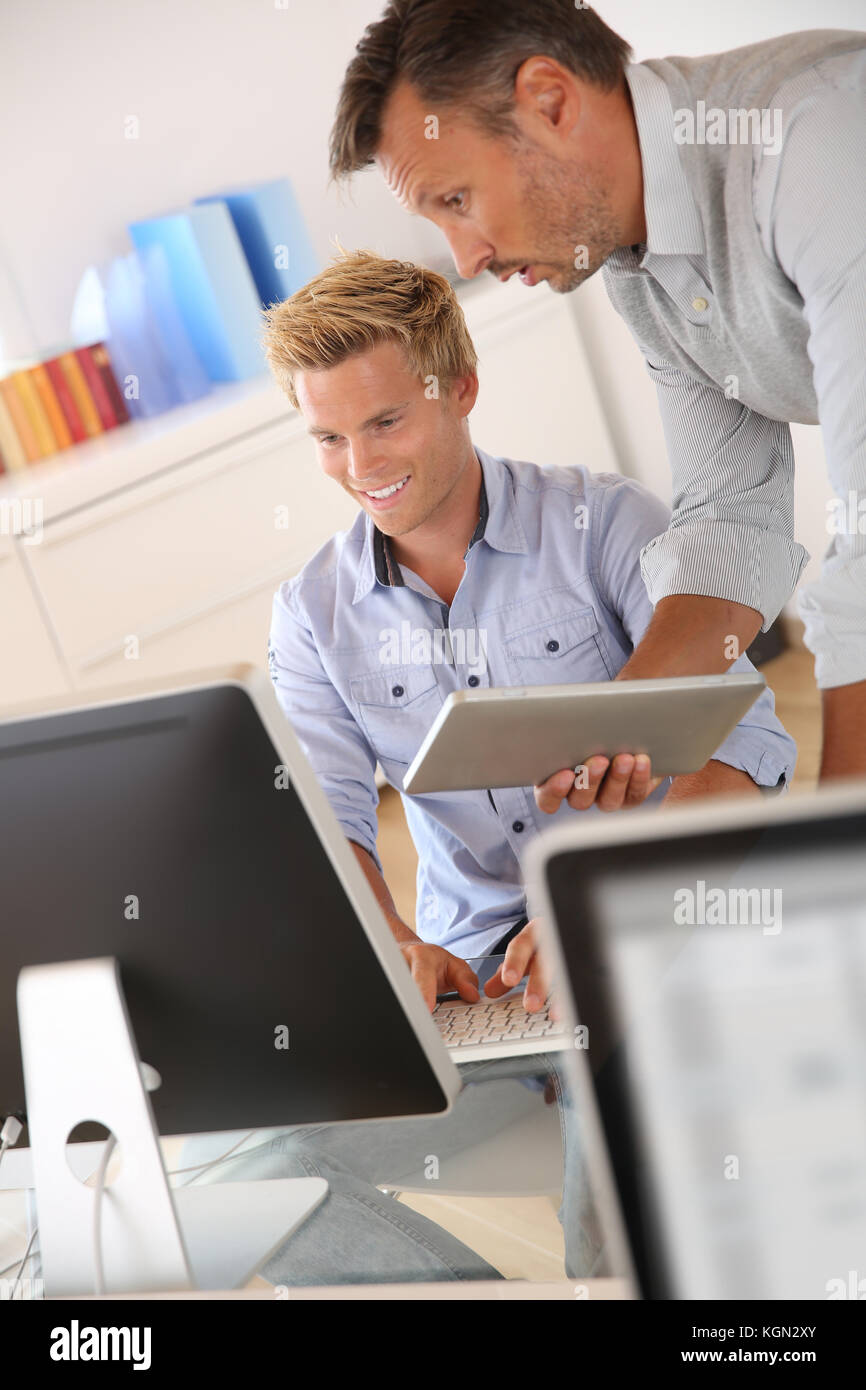 Employee desktop hi-res stock photography and images - Alamy