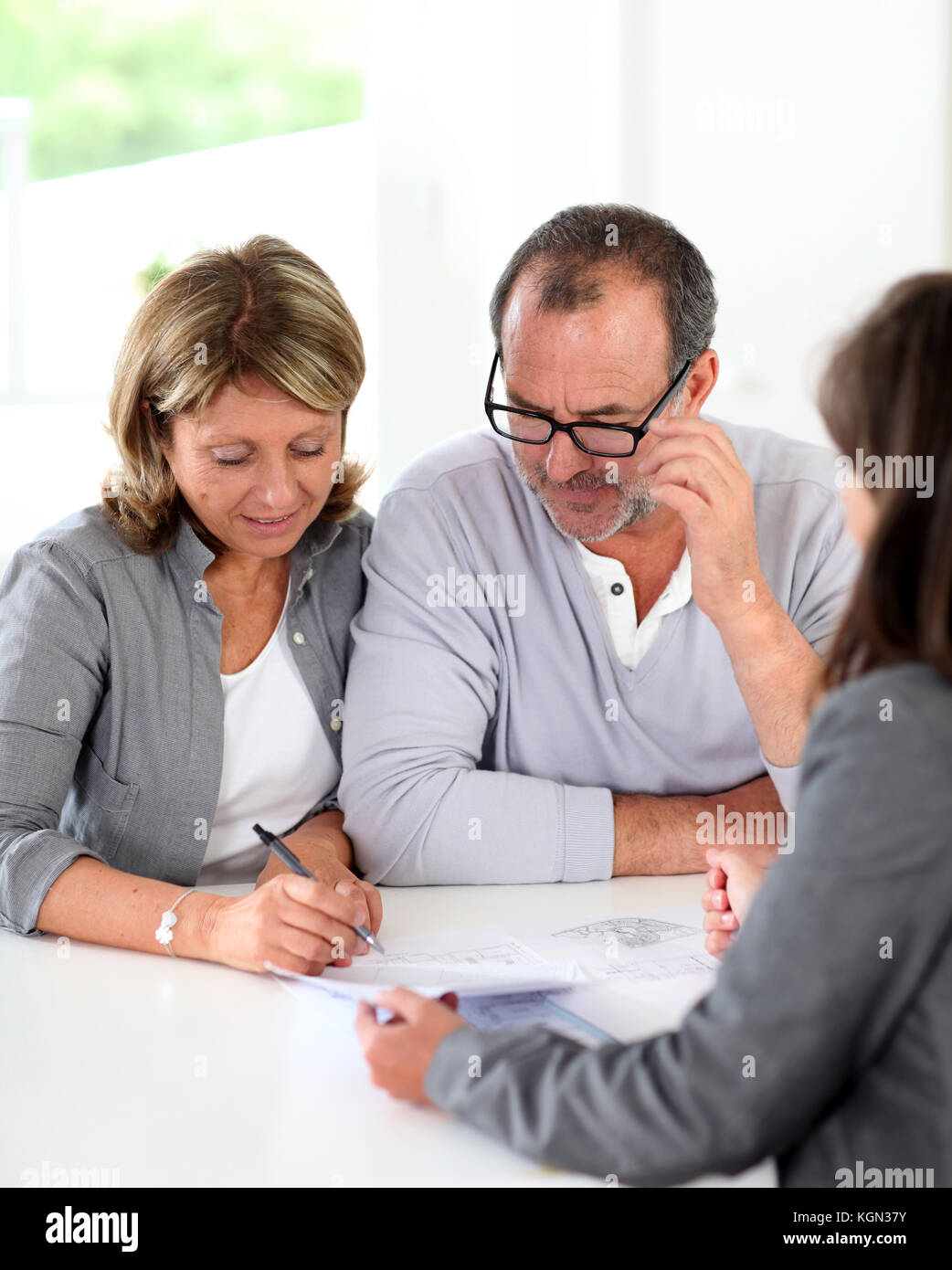 Senior couple signing documents hi-res stock photography and images - Alamy