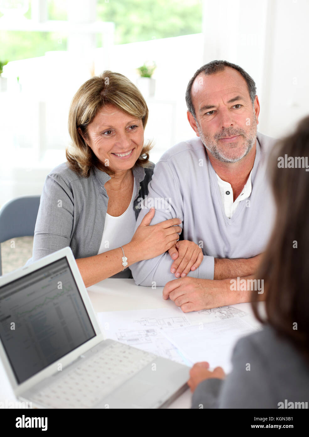 Old man reading contract hi-res stock photography and images - Alamy