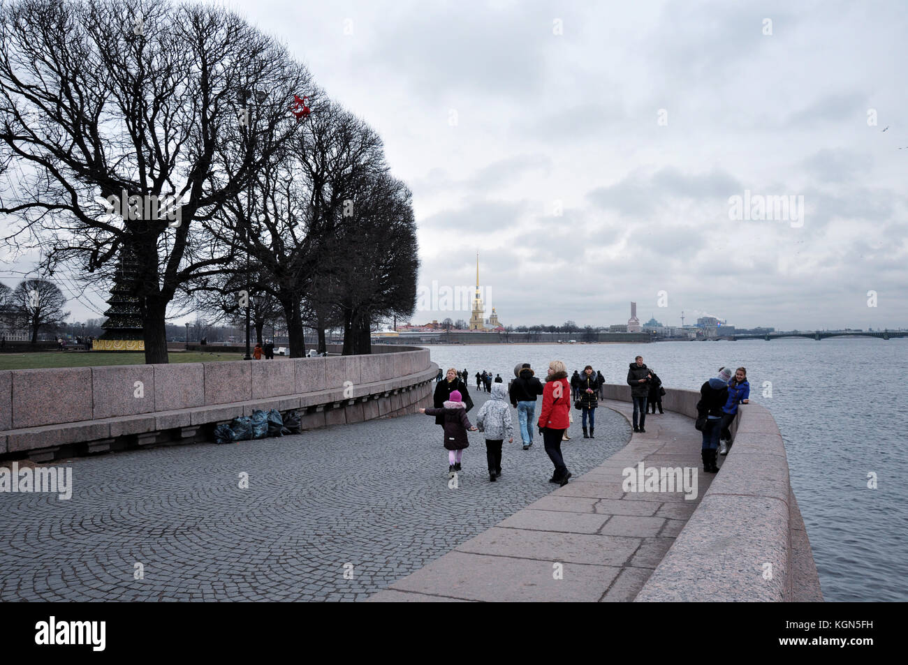 Christmas embankment hi-res stock photography and images - Alamy