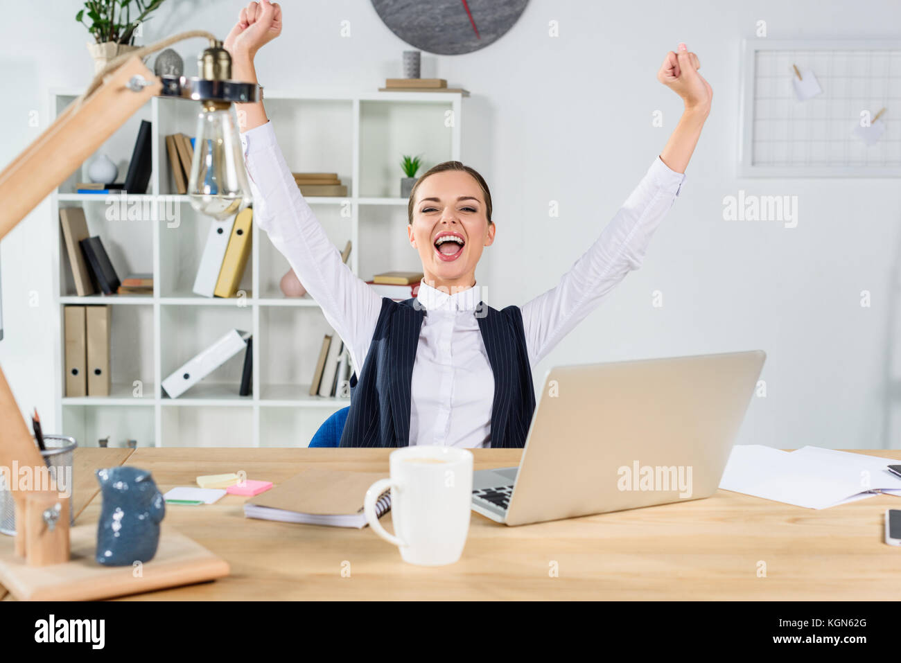 Cheering work hi-res stock photography and images - Alamy