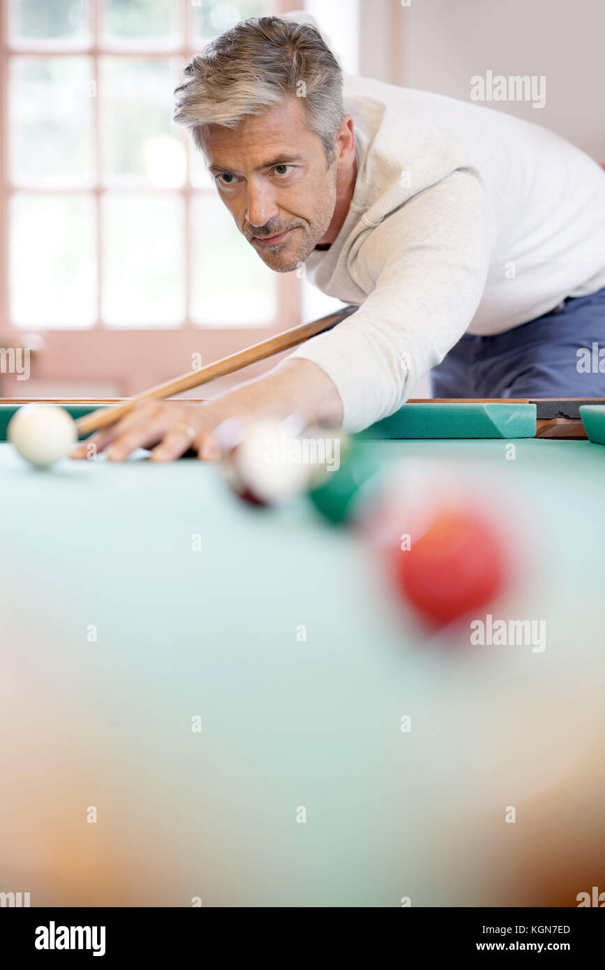 Man playing american pool Stock Photo - Alamy
