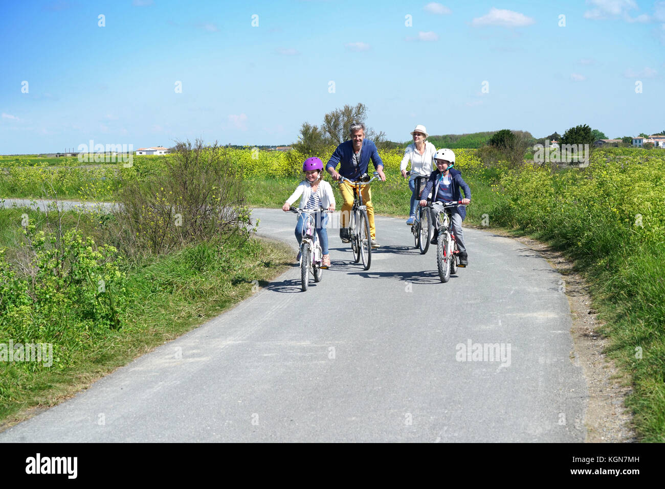 Happy family riding bikes on week-end in countryside Stock Photo - Alamy
