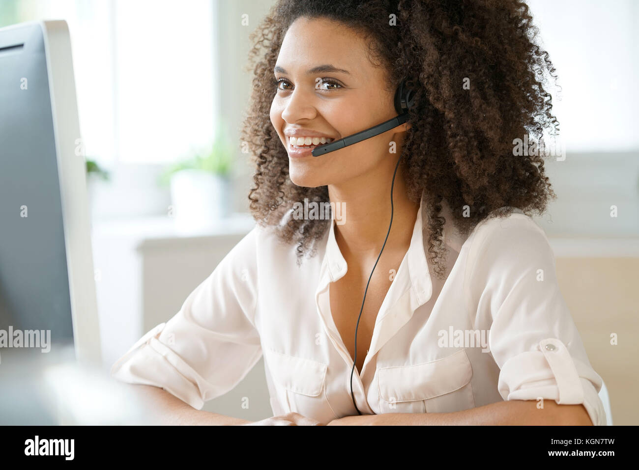 Portrait of customer service assistant talking on phone Stock Photo - Alamy