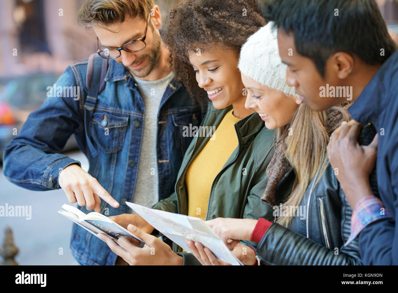 Friends visiting New York reading map and city guide Stock Photo - Alamy
