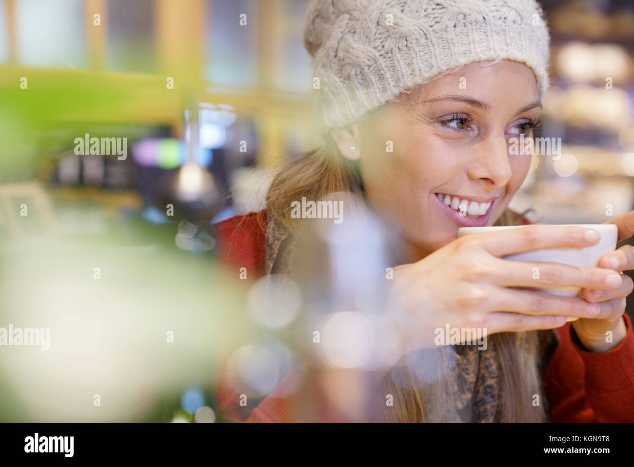 Coffee shop winter hi-res stock photography and images - Alamy