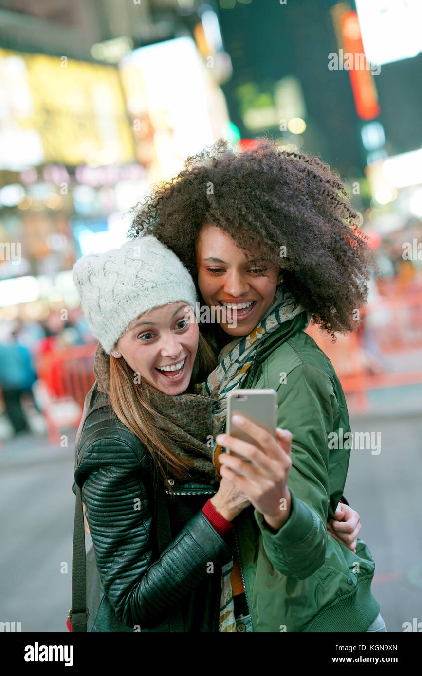 Girls taking selfie hi-res stock photography and images - Alamy