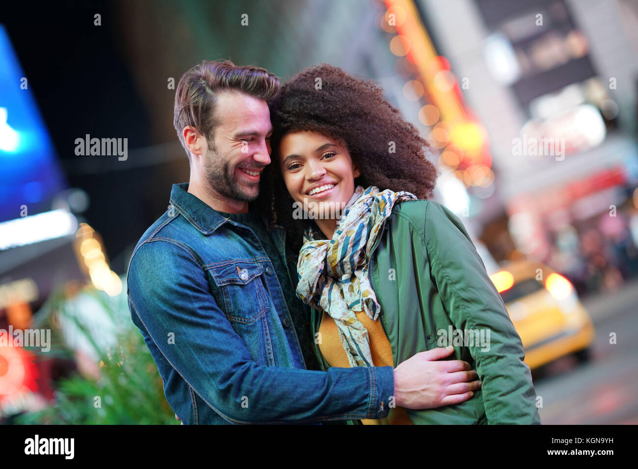 Couple times square hi-res stock photography and images - Alamy