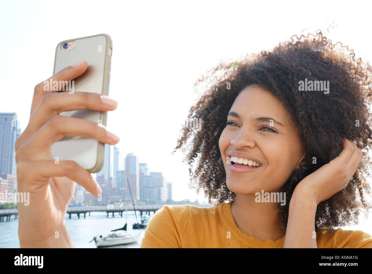 Cheerful woman taking selfie picture in Manhattan Stock Photo - Alamy