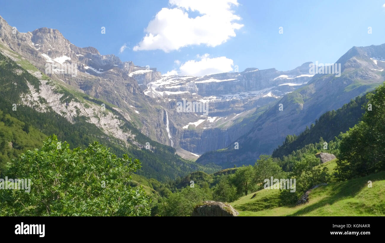 Cirque de Gavarnie, Pyrenees mountains, France Stock Photo - Alamy