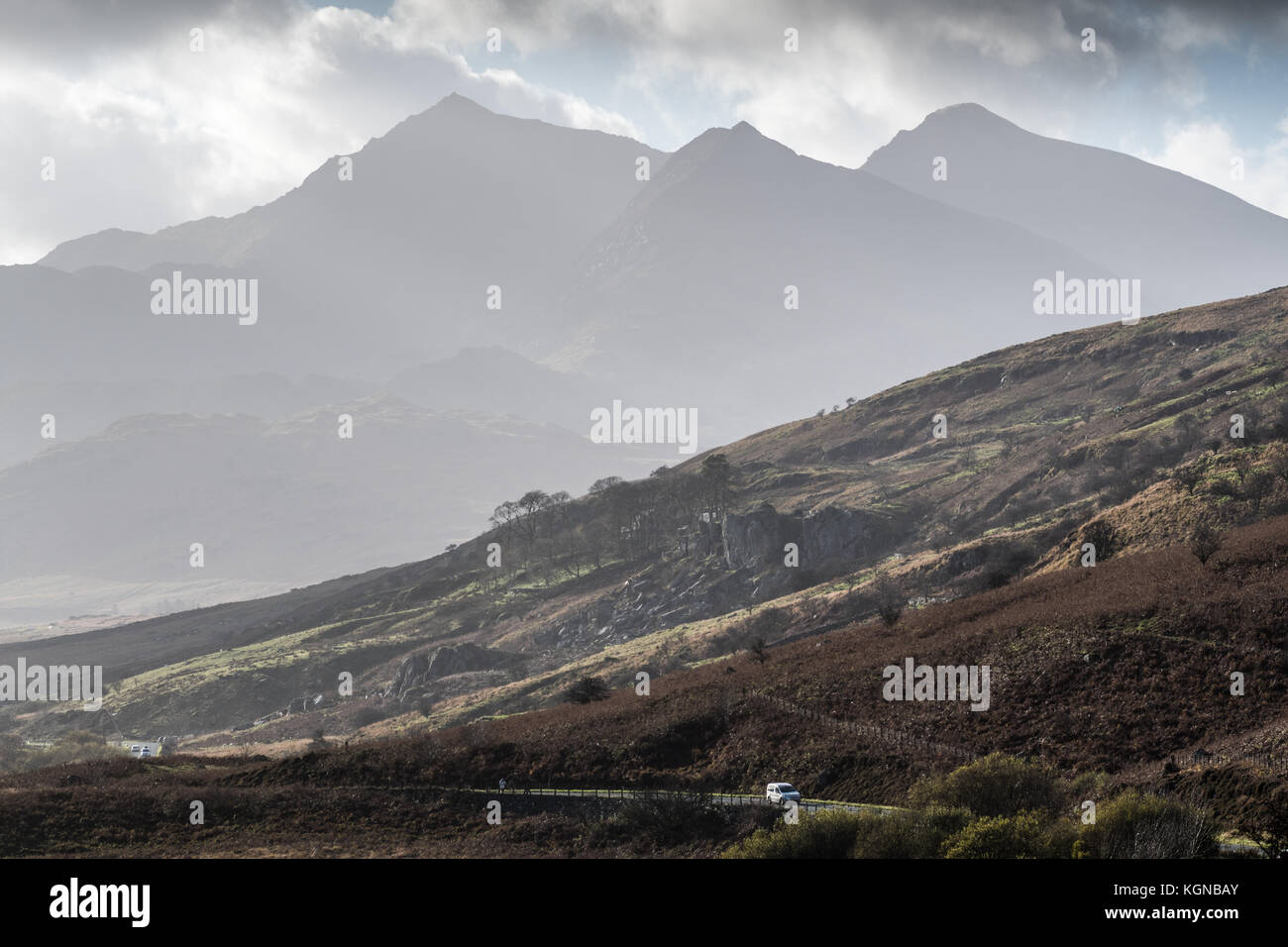 Snowdon mountain outline hi-res stock photography and images - Alamy