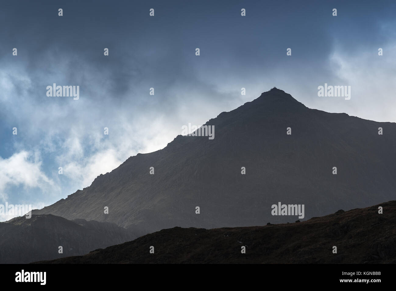 Snowdon mountain outline hi-res stock photography and images - Alamy
