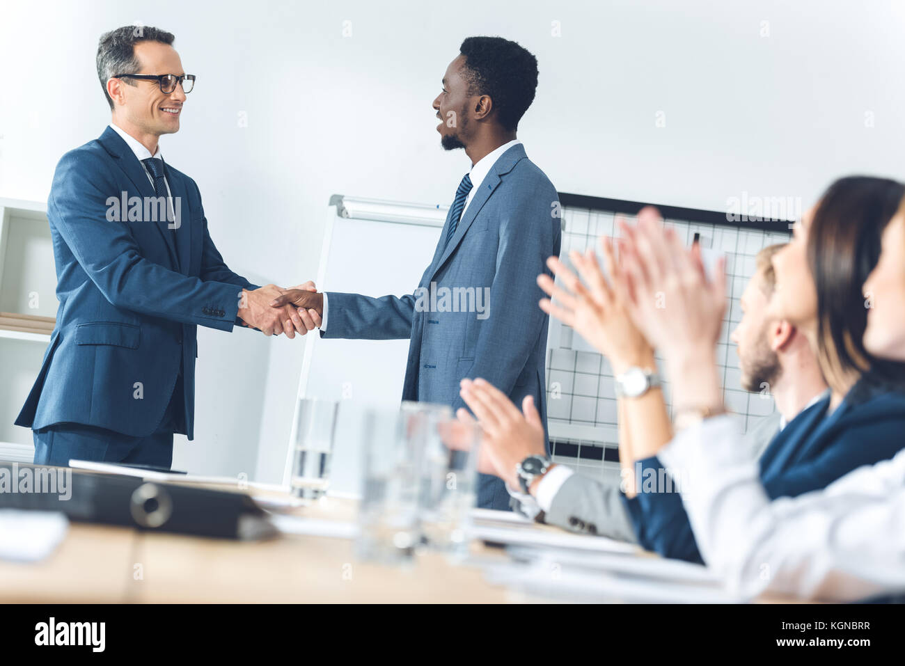 businessman shaking hands Stock Photo - Alamy