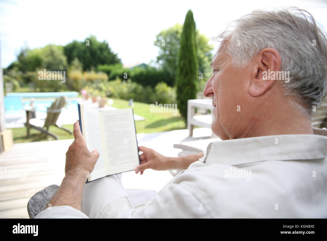 Man garden deck chair hi-res stock photography and images - Alamy