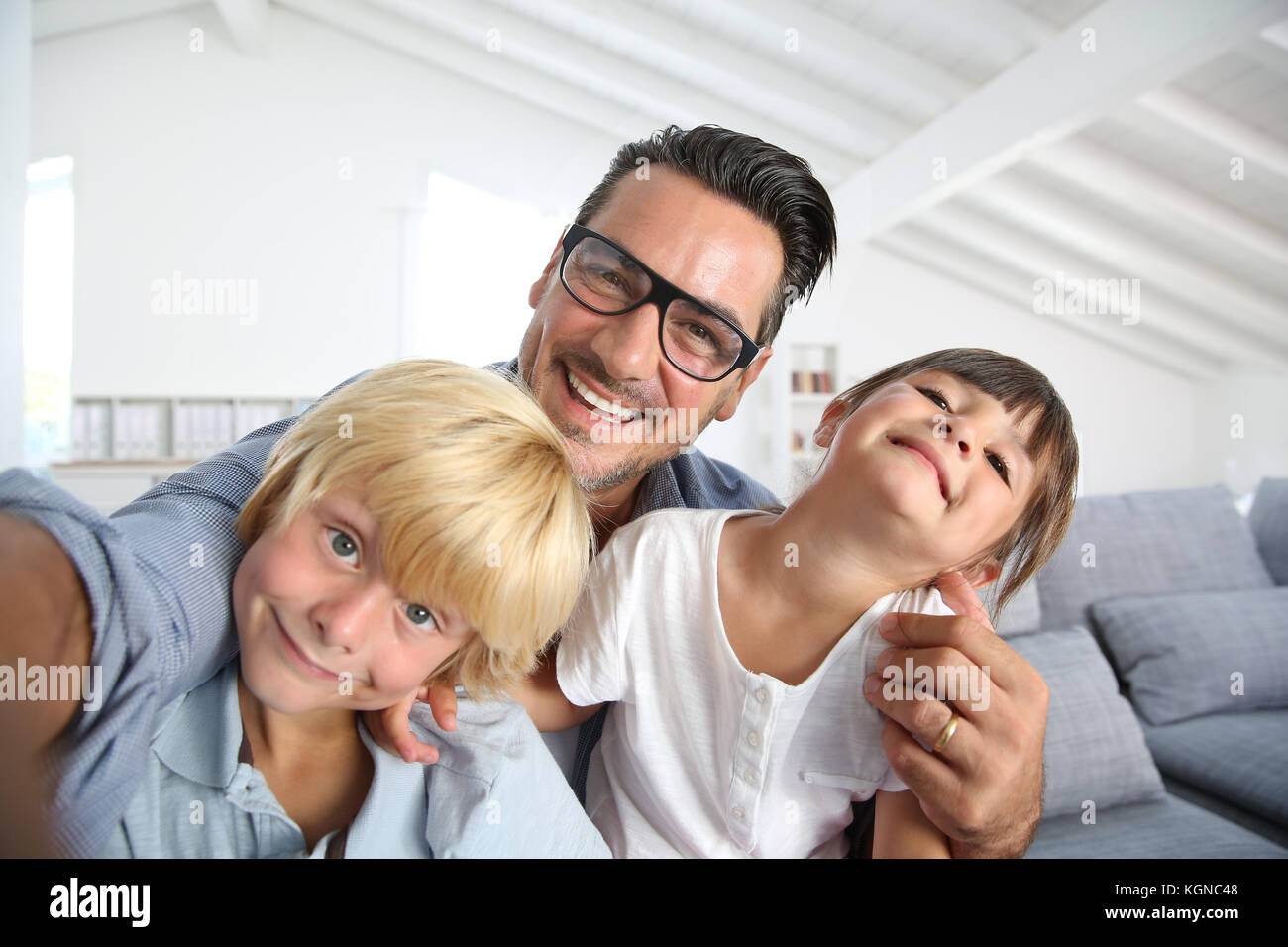 Kids taking picture hi-res stock photography and images - Alamy