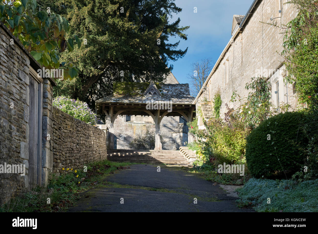 Lychgate hi-res stock photography and images - Alamy