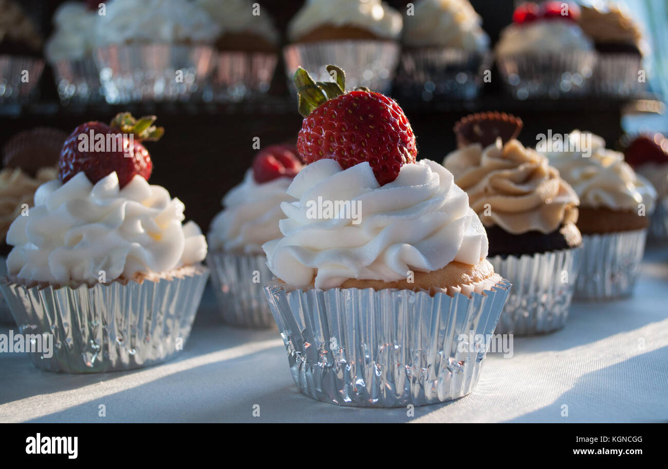 Cupcake gourmet hi-res stock photography and images - Alamy
