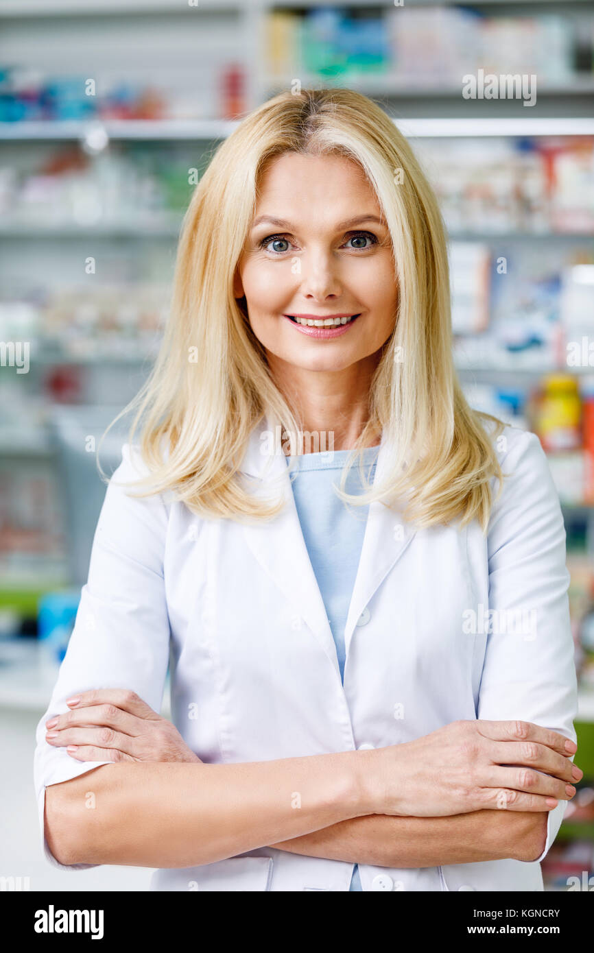 People profession pharmacist hi-res stock photography and images - Alamy