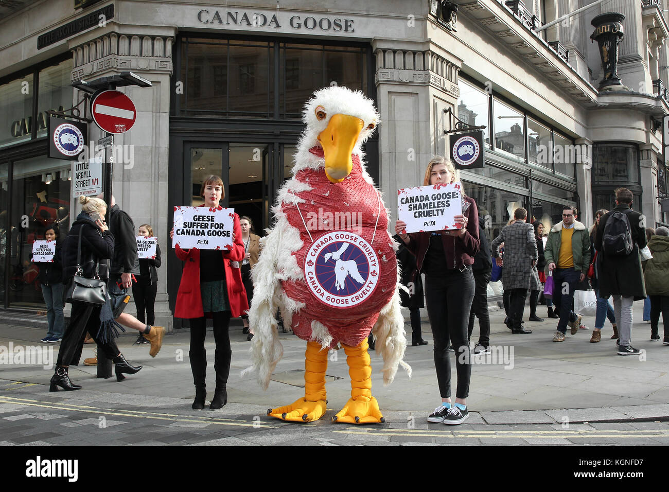 London, UK. 9th Nov, 2017. Within minutes of opening its first European ...