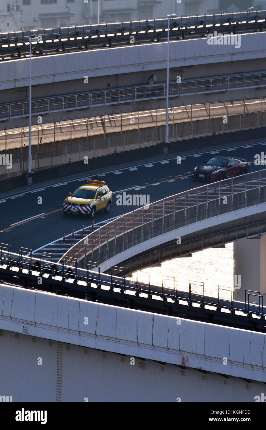 Tokyo, Japan. 7th Nov, 2017. November 8, 2017. An emergency veicle ...