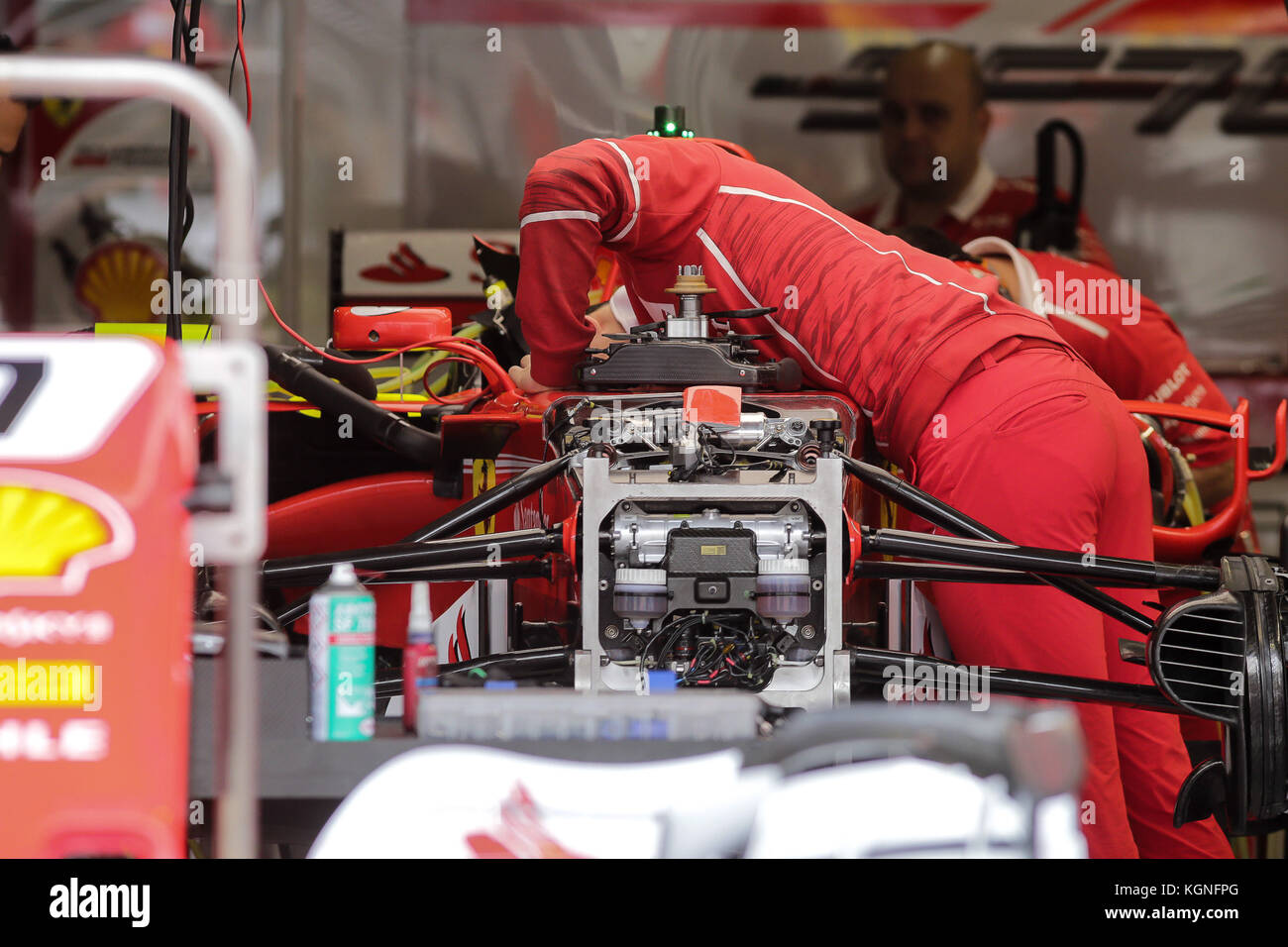 Sao Paulo, Brazil. 9th Nov, 2017. Formula One teams move in the pit ...