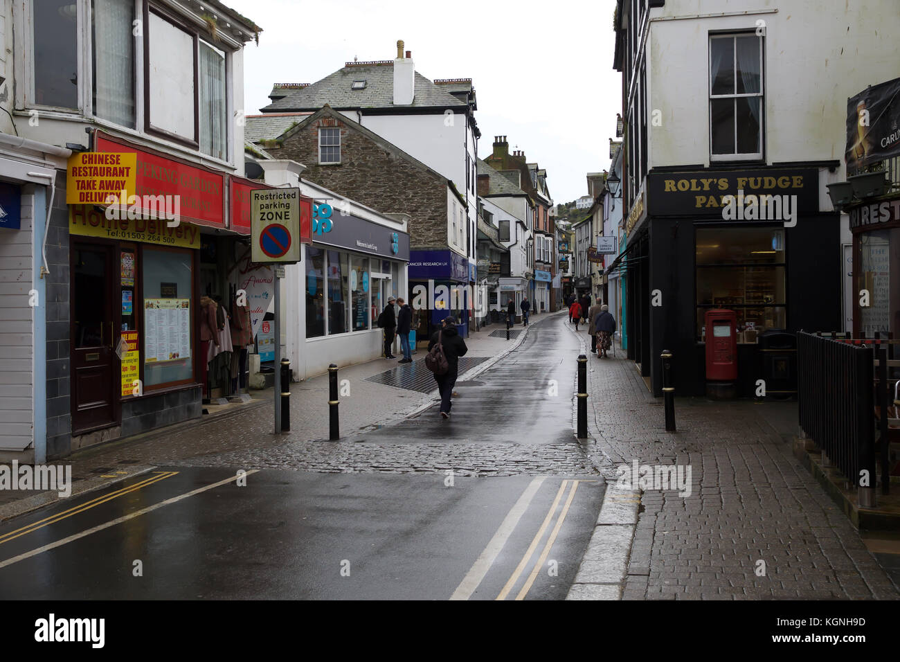 Looe, UK. 9th Nov, 2017. UK Weather. Wet,dull and dismal day in Looe ...