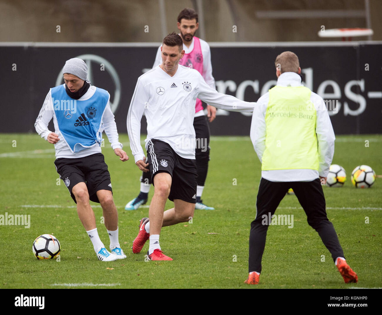 Berlin, Germany. 9th Nov, 2017. Toni Kroos (l) and Niklas Suele ...