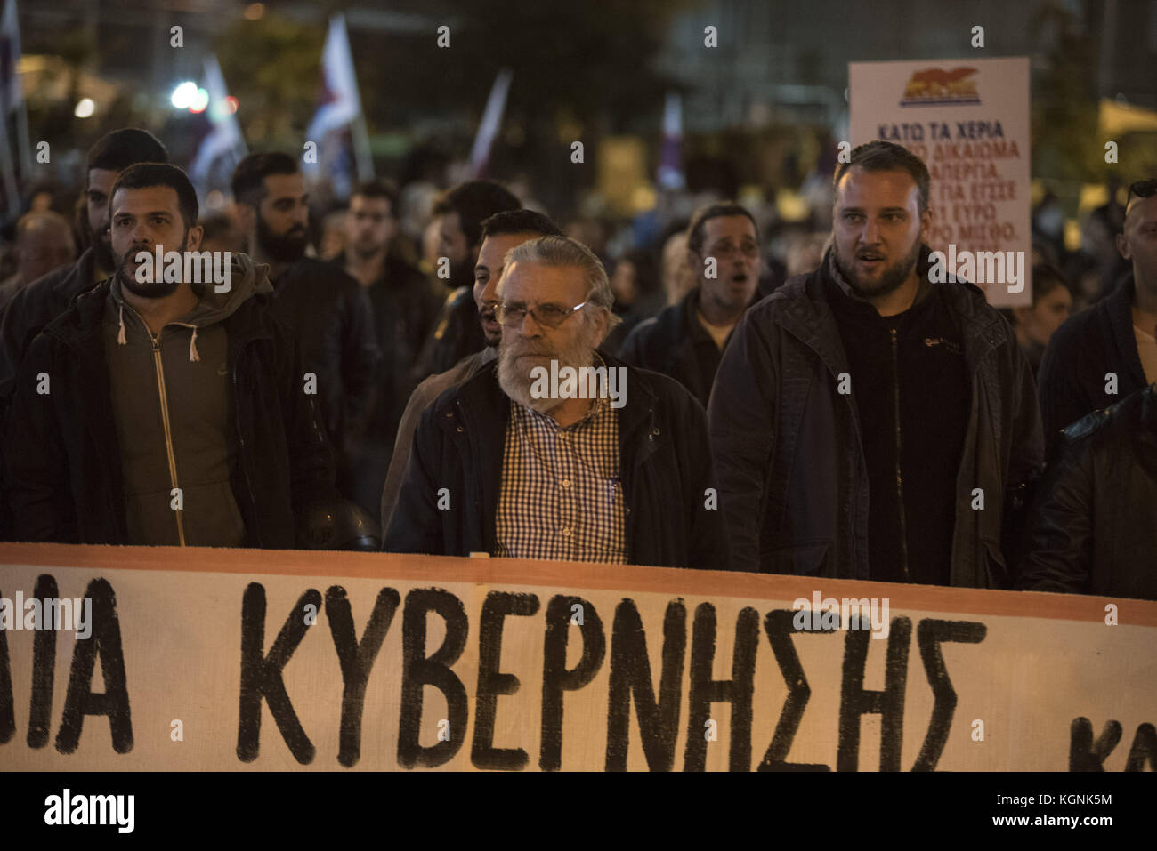 Athens, Greece. 9th Nov, 2017. Thousands march to the Greek parliament ...