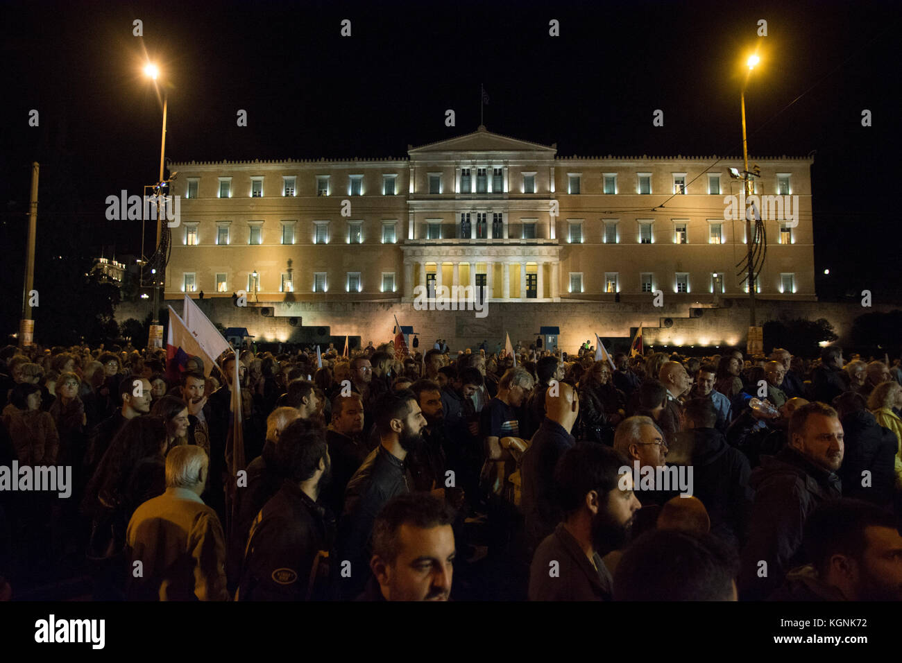 Athens, Greece. 9th Nov, 2017. Thousands march to the Greek parliament ...