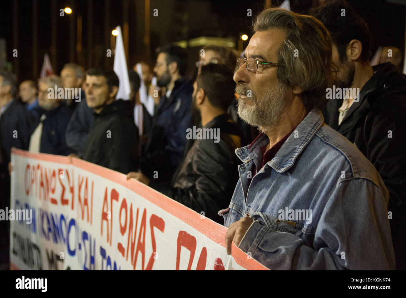 Athens, Greece. 9th Nov, 2017. Thousands march to the Greek parliament ...