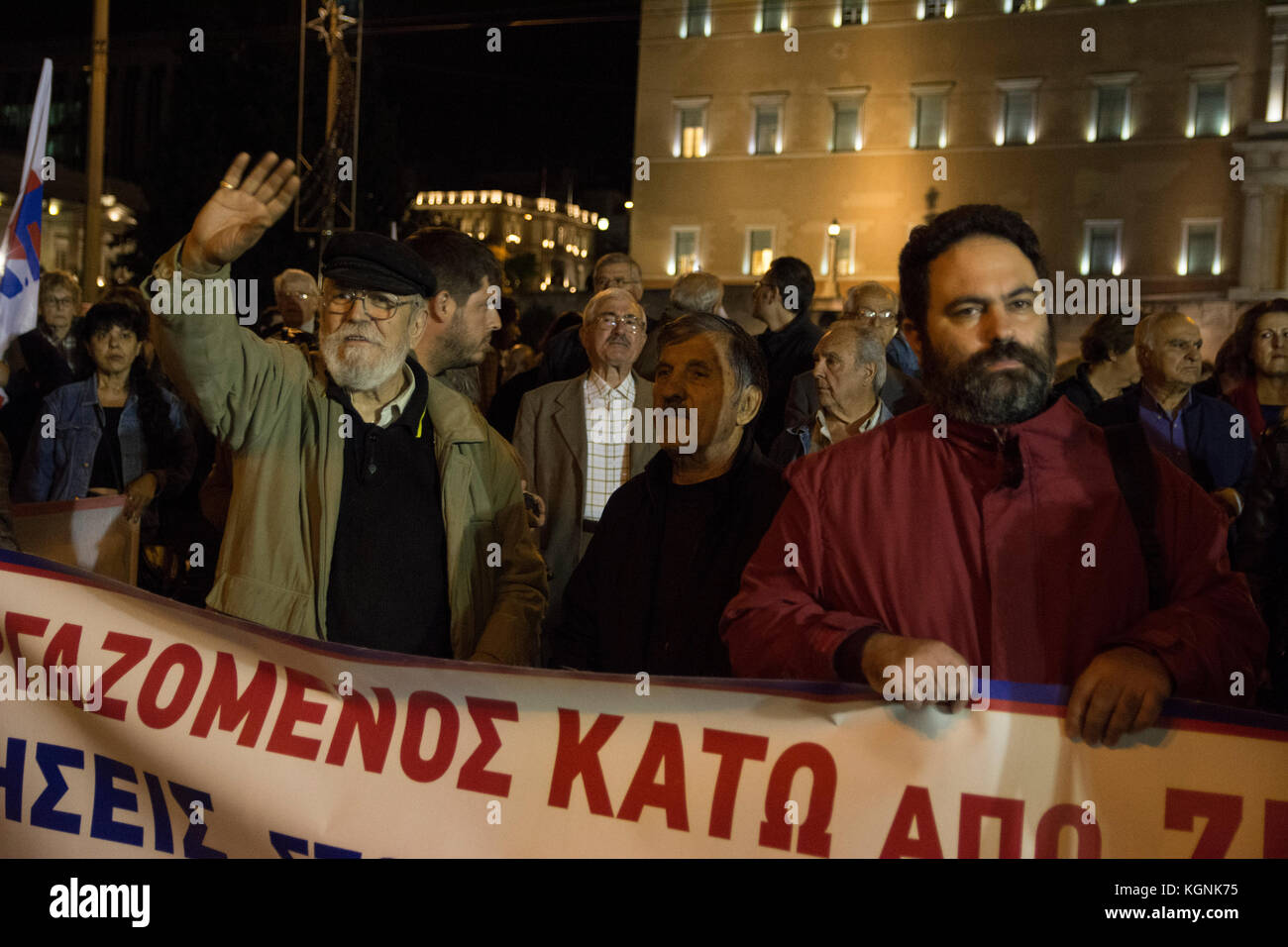 Athens, Greece. 9th Nov, 2017. Thousands march to the Greek parliament ...