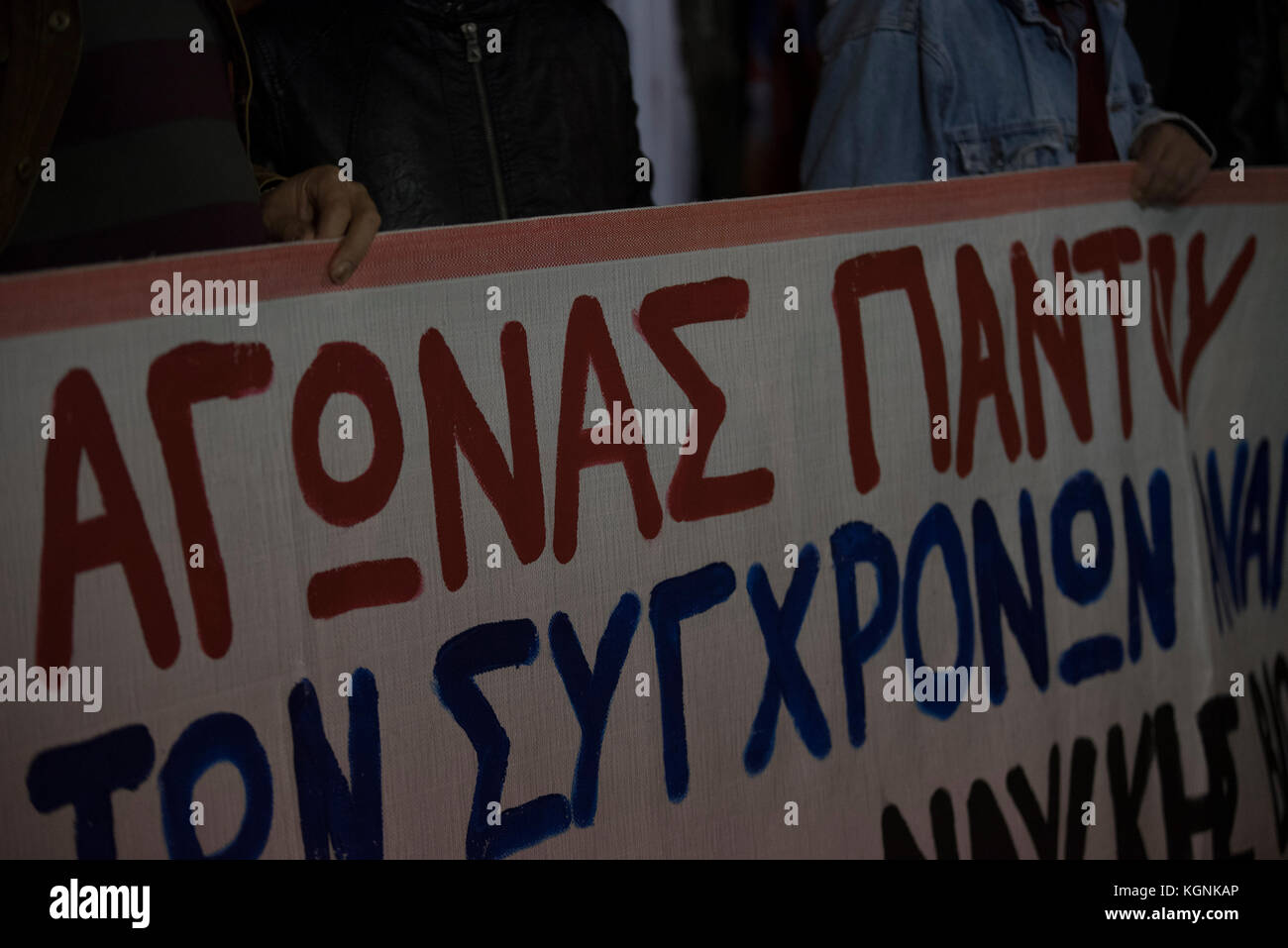 Athens, Greece. 9th Nov, 2017. Thousands march to the Greek parliament ...