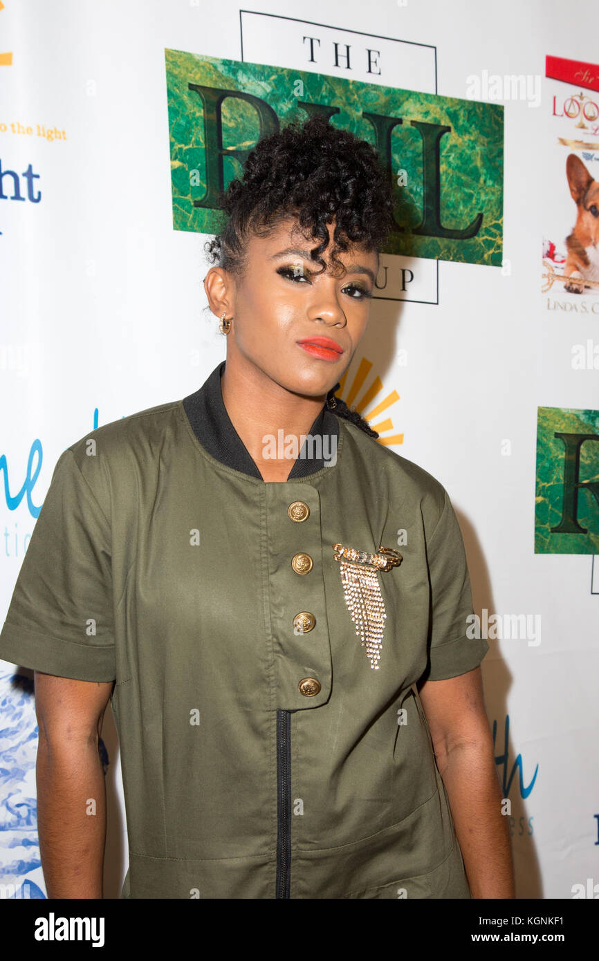 Los Angeles, California, USA. 8th November, 2017. Tesh attending the ...