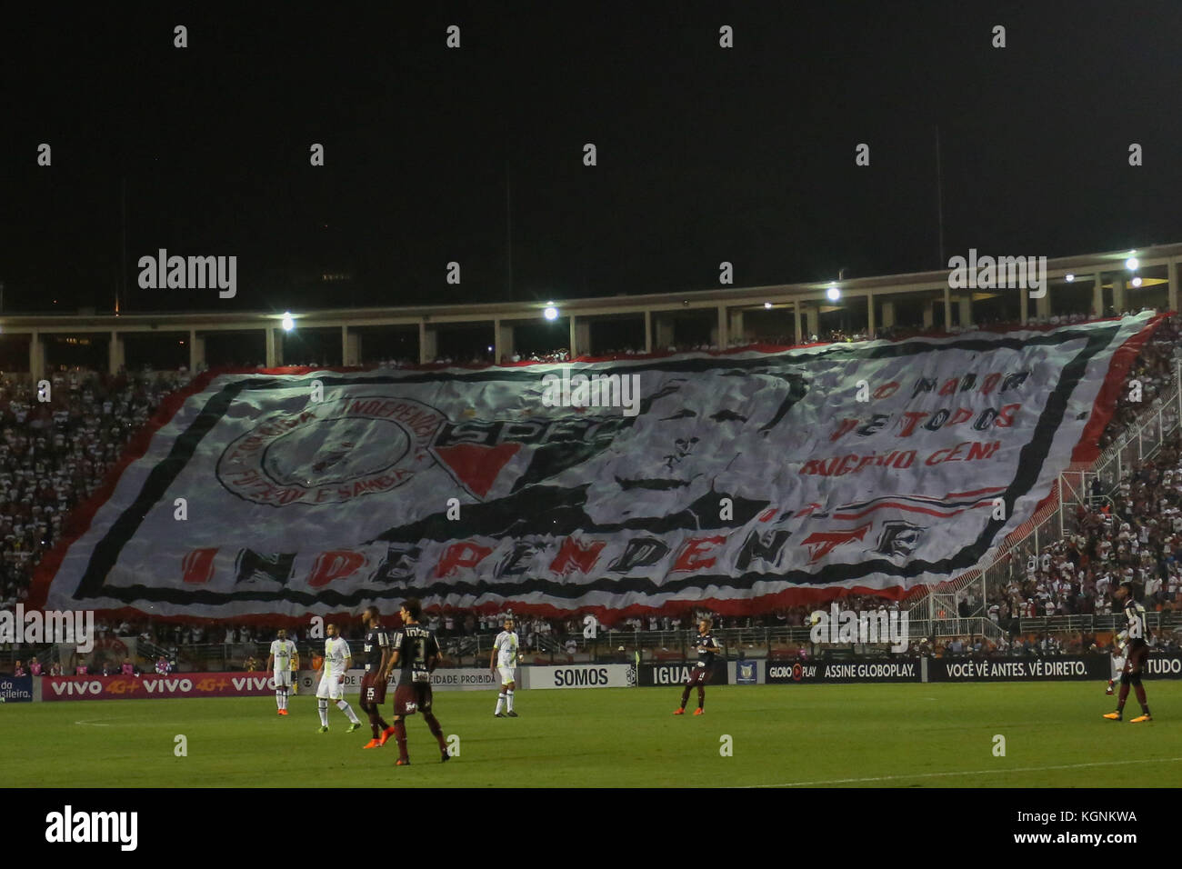 SÃO PAULO, SP - 09.11.2017: SPFC X CHAPECOENSE - Flag of the fans of ...