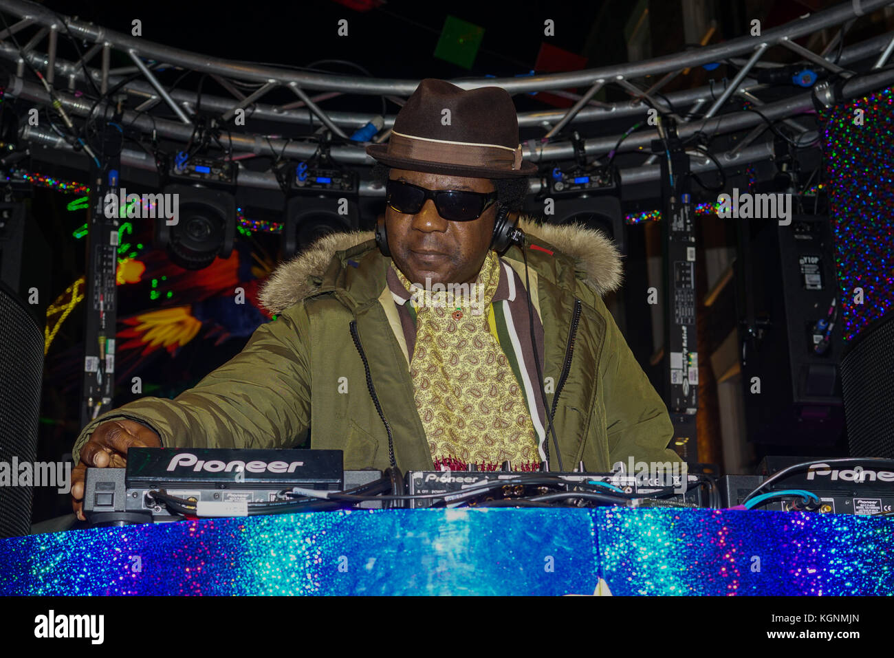 Hundreds packed on Carnaby Street for the Carnaby Christmas Carnival ...