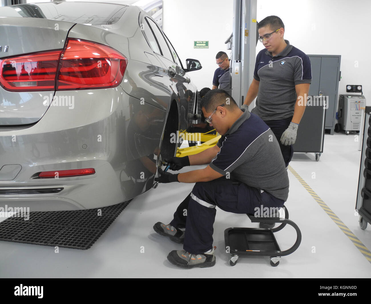 San Luis Potosi, Mexico. 7th Nov, 2017. The future BMW employees are ...