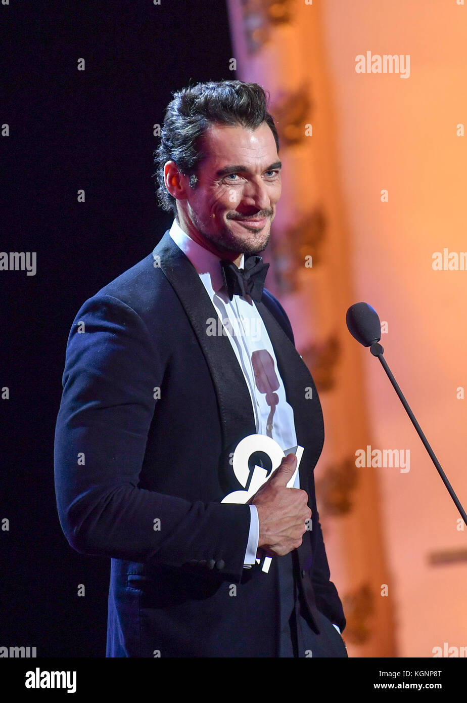 Berlin, Germany. 9th Nov, 2017. David Gandy delivers his acceptance ...