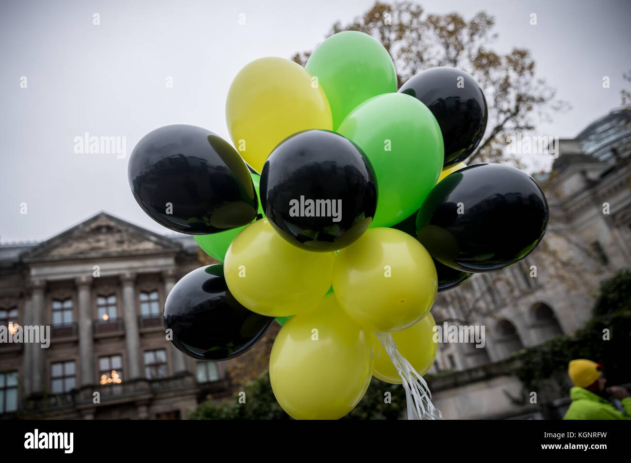 Berlin, Germany. 10th Nov, 2017. Environmental activists hold balloons ...