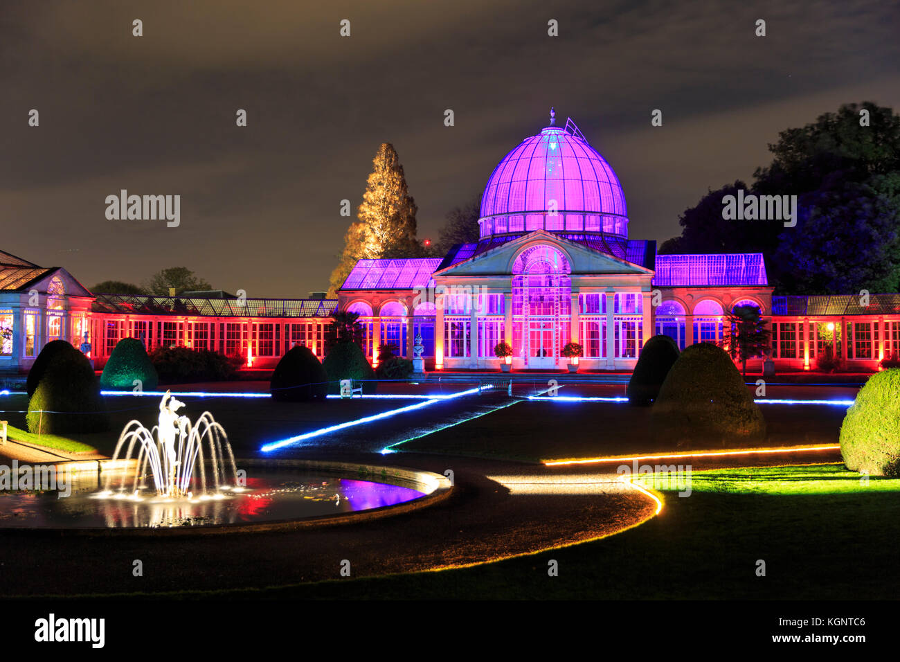 Syon Park, London, UK. 10th Nov, 2017. The illuminated Great ...