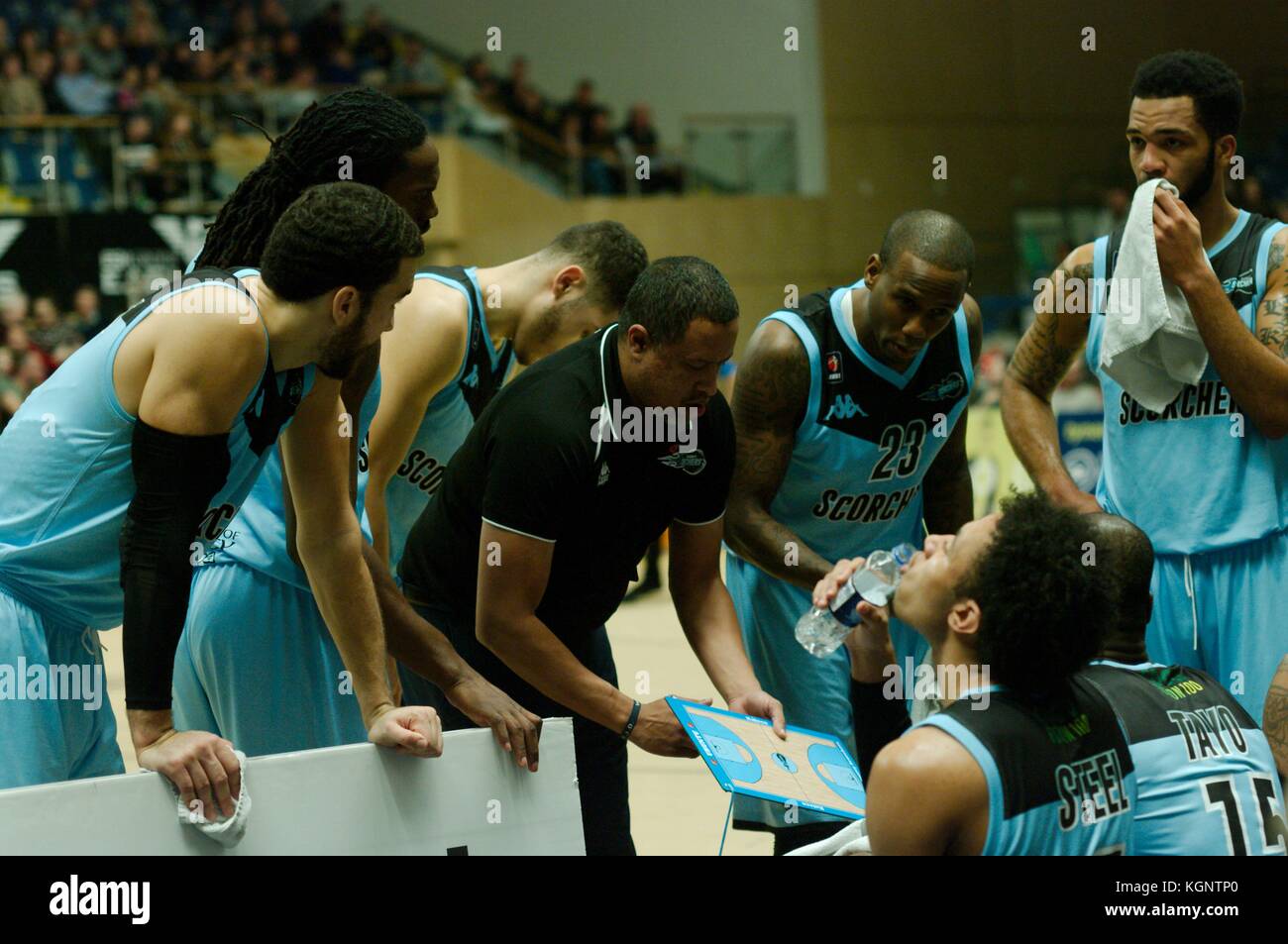 Coach talking basketball team hi-res stock photography and images - Alamy