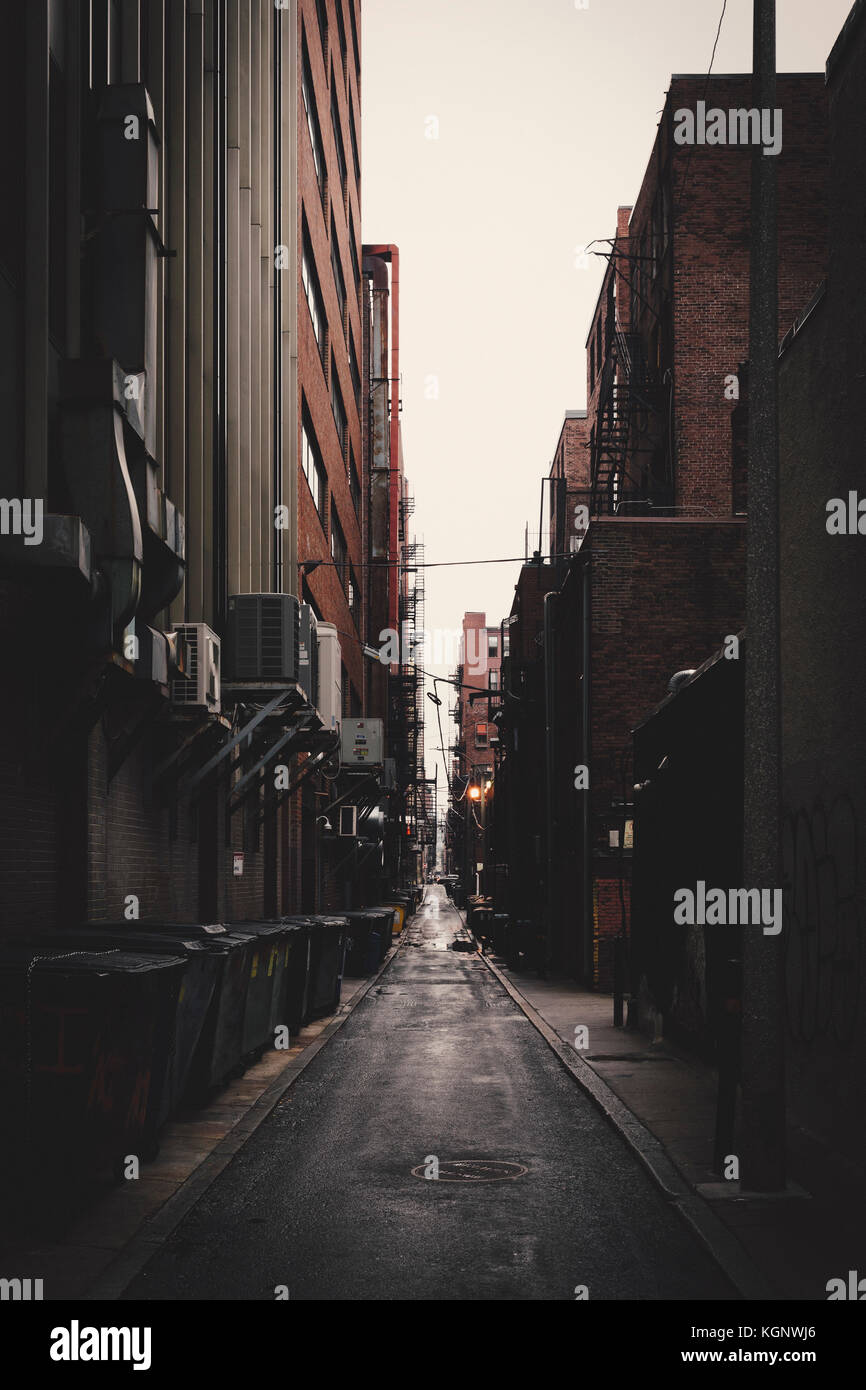 New york city alley way hi-res stock photography and images - Alamy