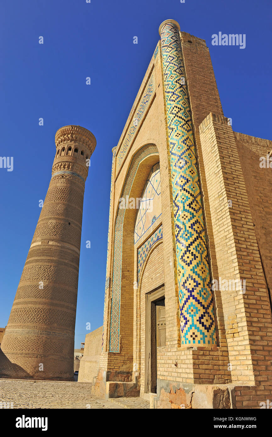 Bukhara: Kalyan minaret and gate Stock Photo - Alamy