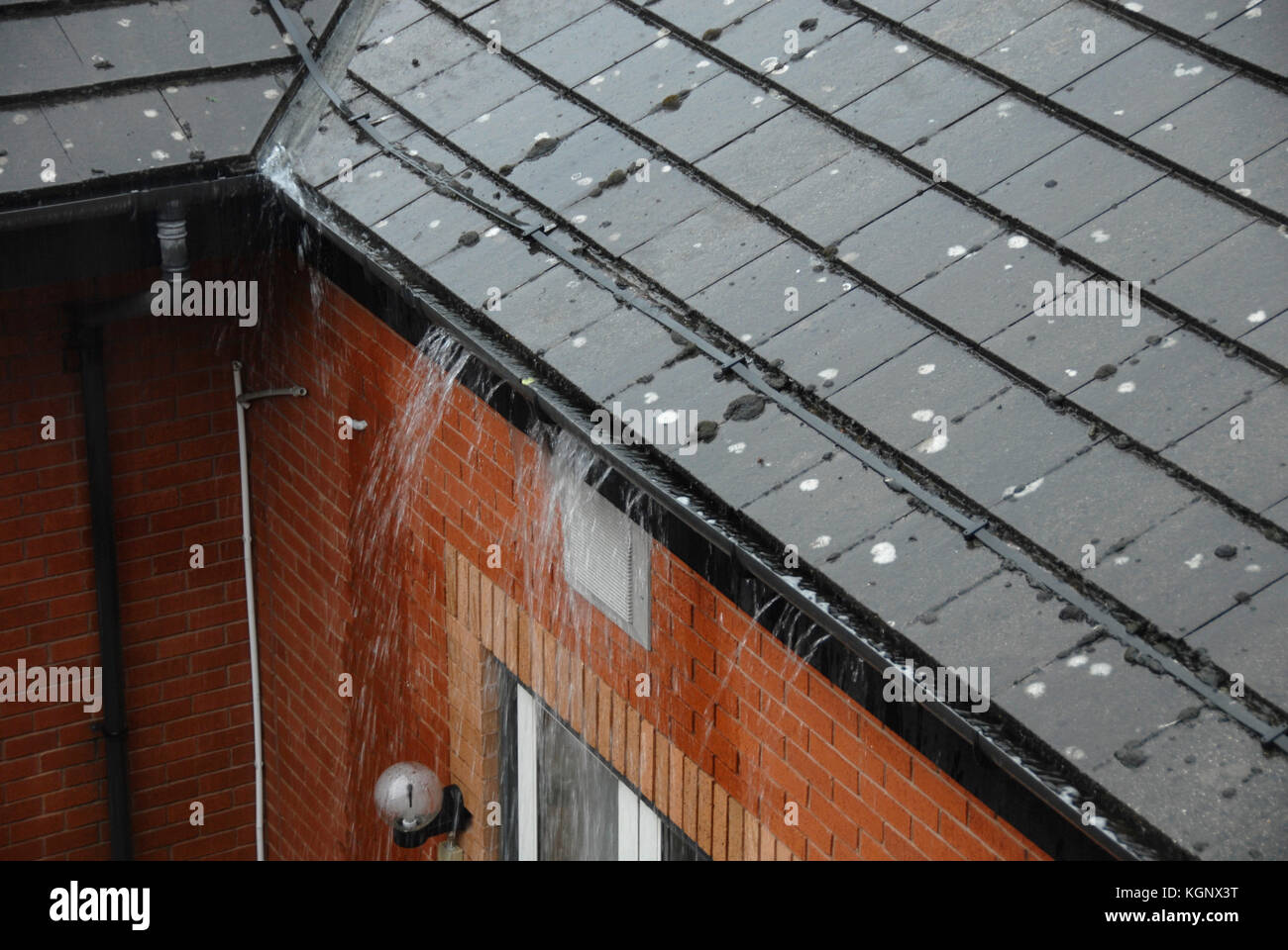 Gutter overflowing in heavy rain Stock Photo - Alamy