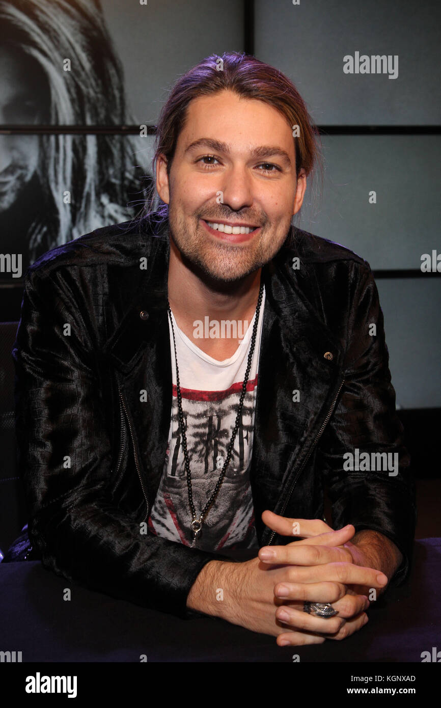 David Garret giving autographs at Saturn in Hamburg Featuring: David ...