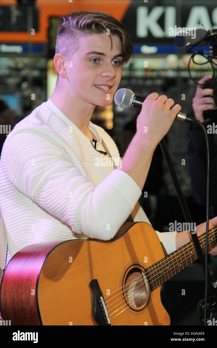 Vincent Gross promotion showcase at Saturn in Hamburg Featuring ...