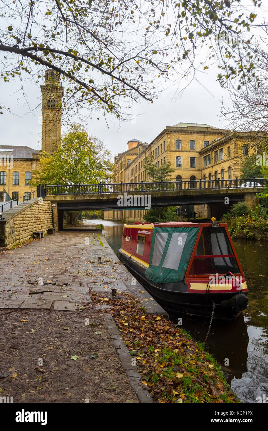 Saltaire canal boat hi-res stock photography and images - Alamy