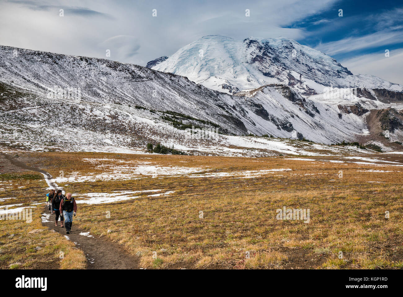 Mount Rainier behind Burroughs Mountain, hikers on Mount Fremont Trail ...