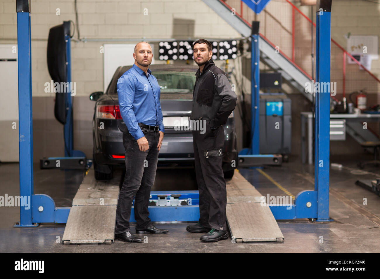 auto mechanic and customer at car shop Stock Photo - Alamy